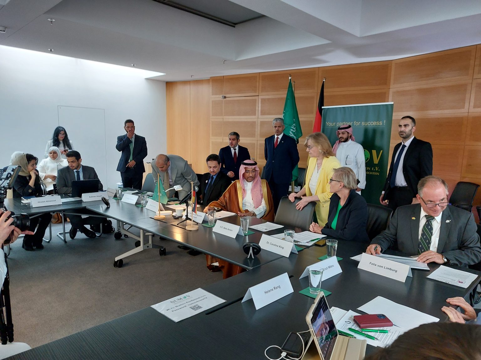 Video, Präsentationen und Fotogalerie – Round Table Saudi Arabia mit ...